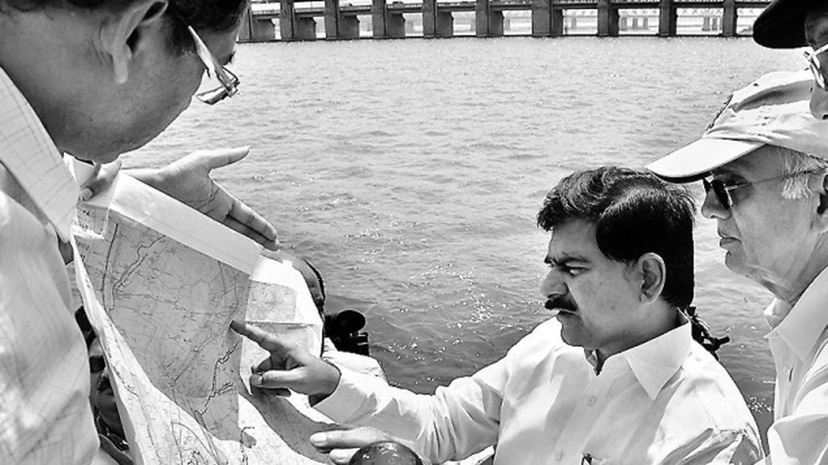 ‘Outfall sluice can prevent flooding of Kondaveeti Vagu’ - The Hindu