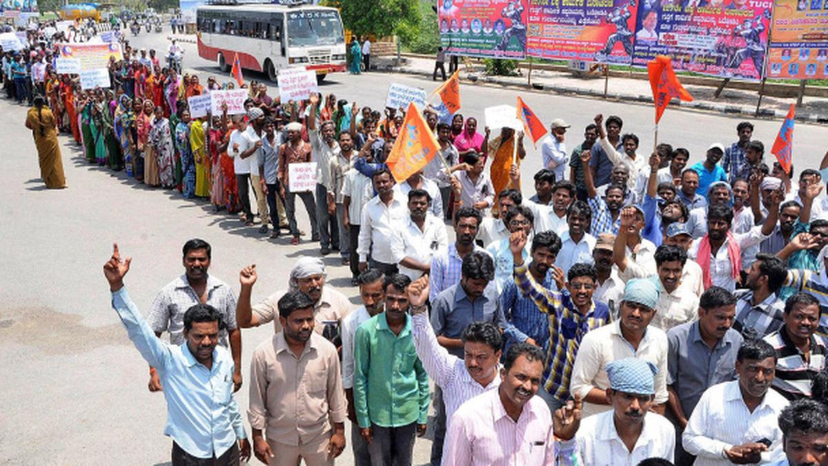 Raichur thermal power plant contract labourers stage demonstration ...