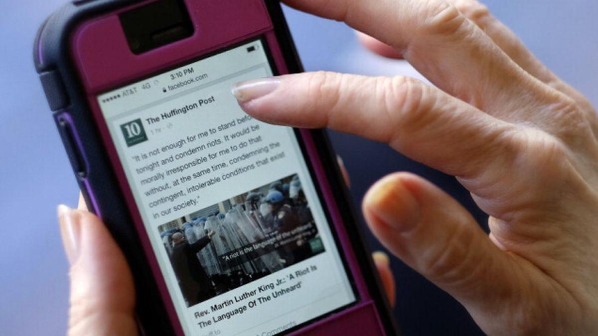 News trends more towards mobile and social media - The Hindu