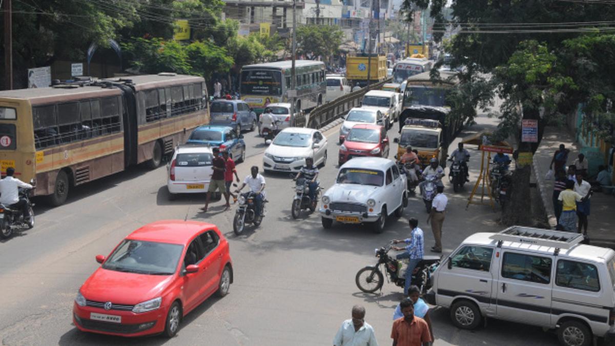 Traffic bottleneck on Puthur Road leaves motorists at a crossroads ...