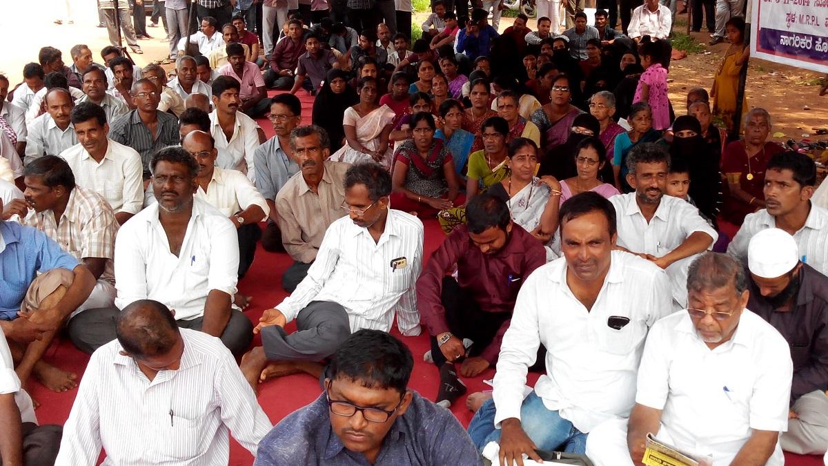 Activists protest against MRPL plant pollution - The Hindu