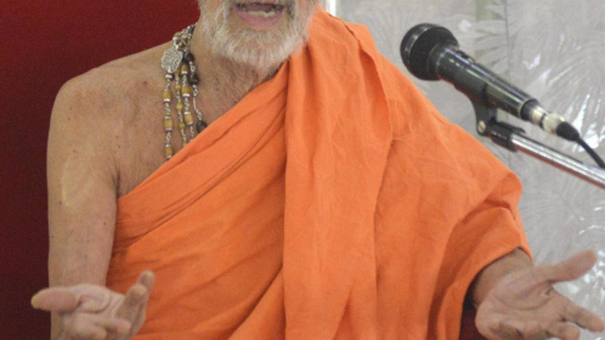 Giving up made snana will not damage Hinduism: Pejawar seer - The Hindu