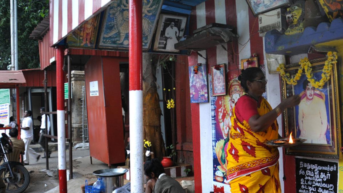 Illegal temple outside High Court to be demolished - The Hindu