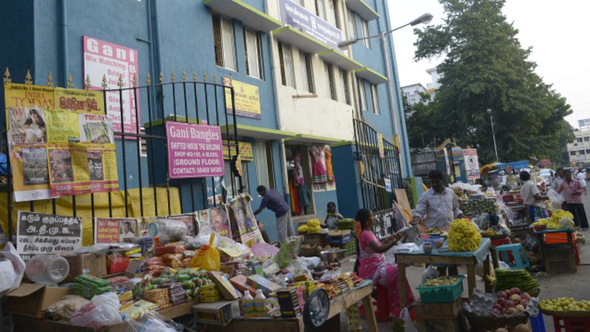 Shops return to Pondy Bazaar’s pavements - The Hindu