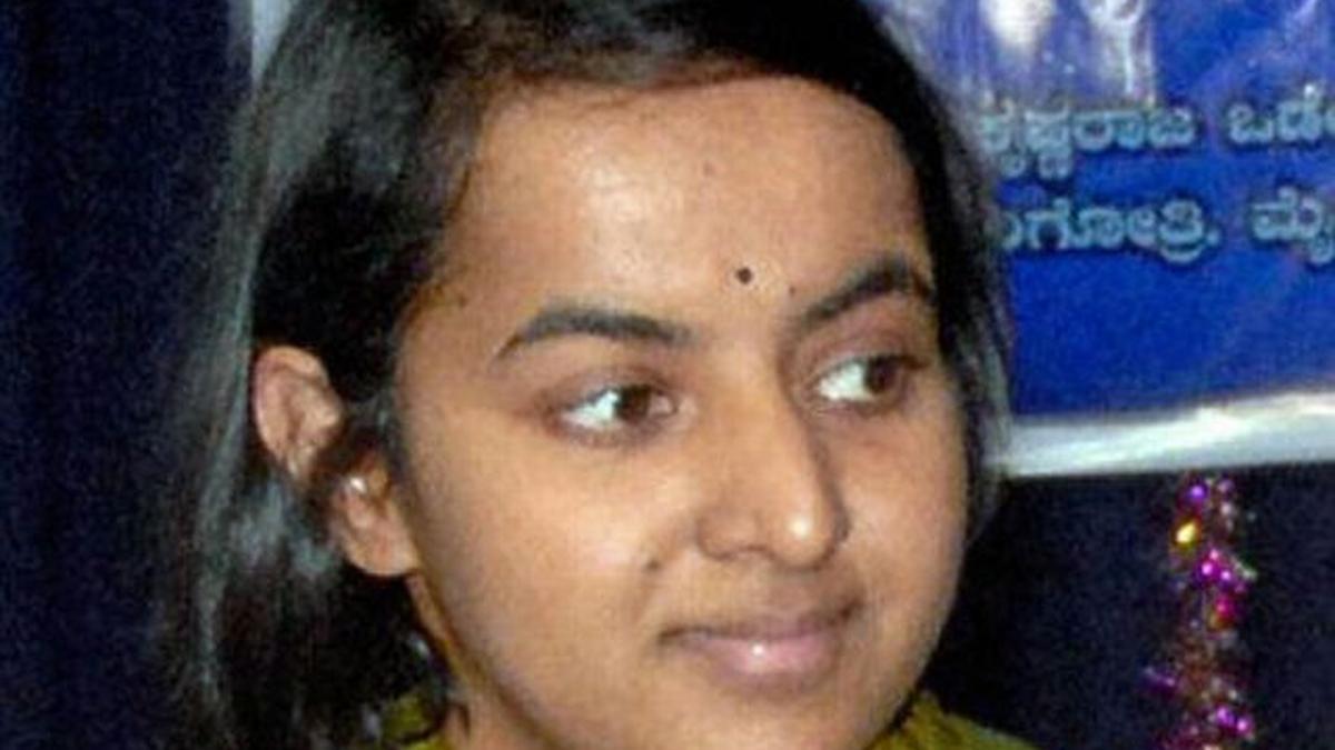 IAS officer Rashmi V. assaulted - The Hindu