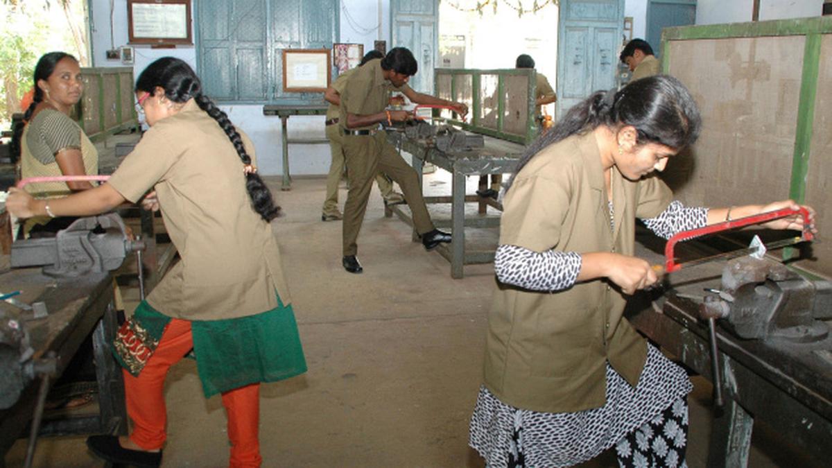 JNTU-A now on par with world-class varsities - The Hindu