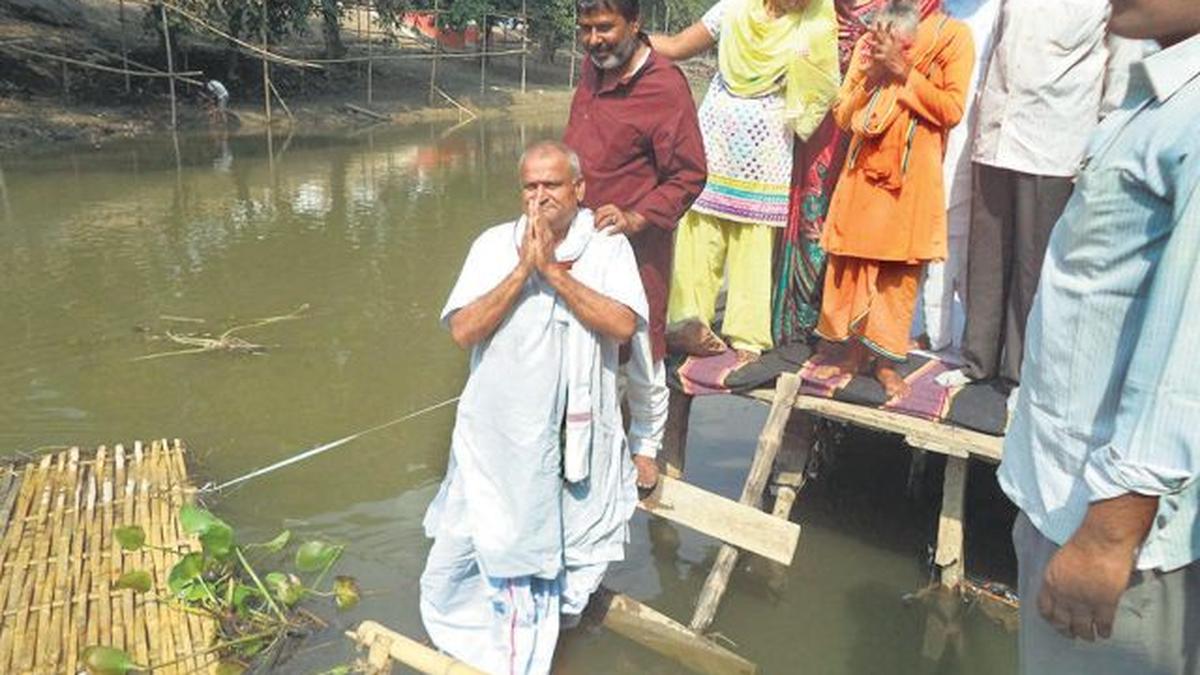 Hundreds on Jal Satyagraha in Bihar - The Hindu