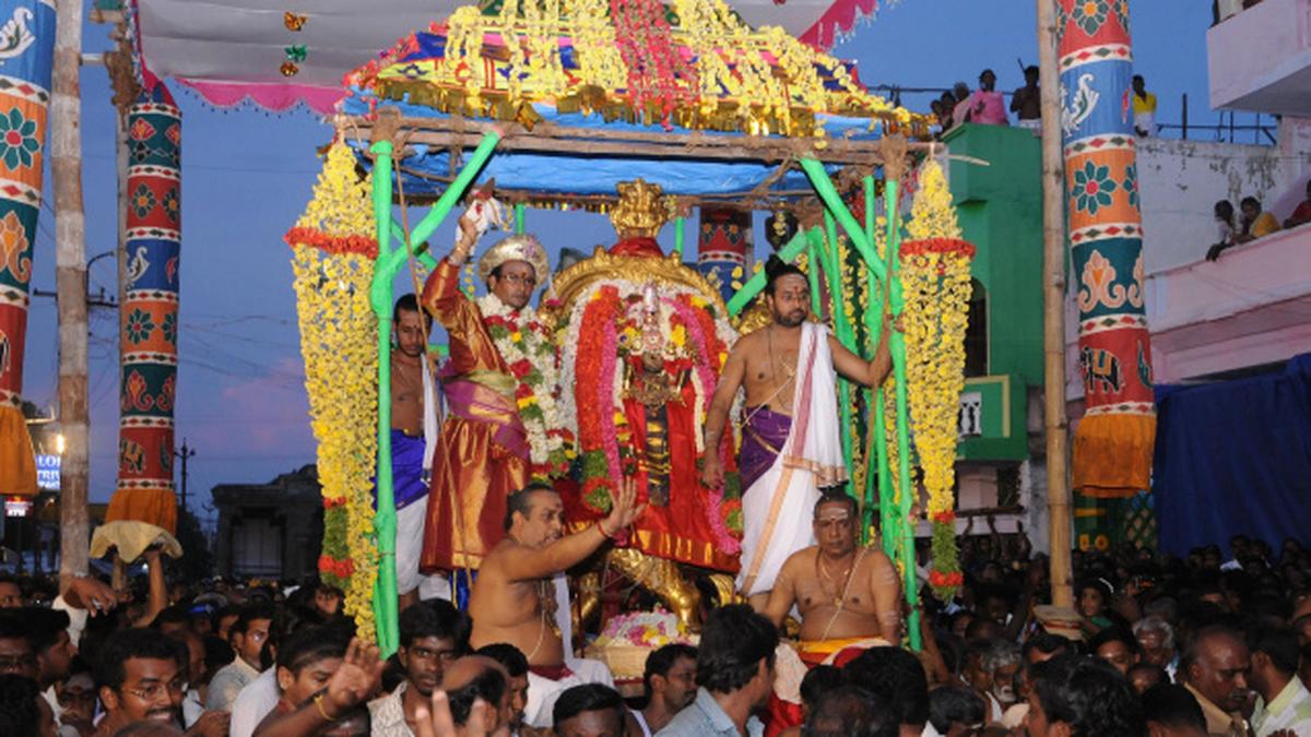 Thousands witness ‘Soorasamharam’ in Madurai - The Hindu