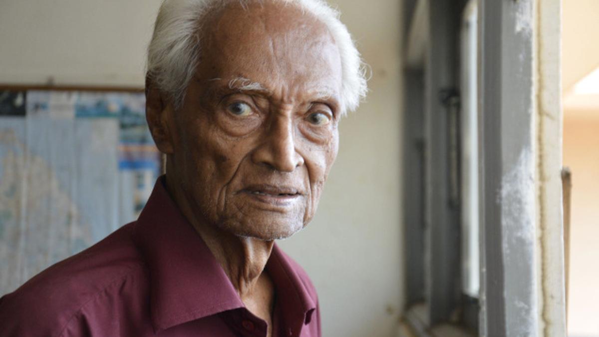 Bala Thampoe: a life-long struggle for labour rights - The Hindu