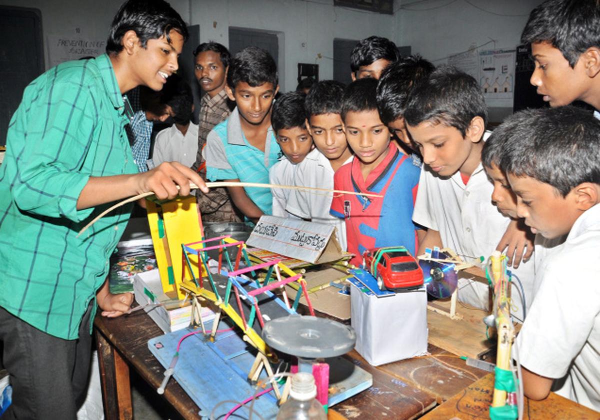 Students showcase ‘inspiring’ projects - The Hindu