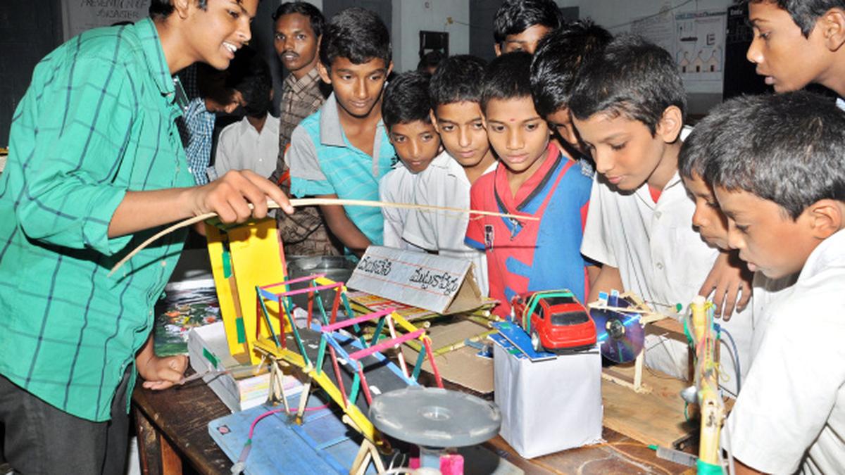 Students showcase ‘inspiring’ projects - The Hindu