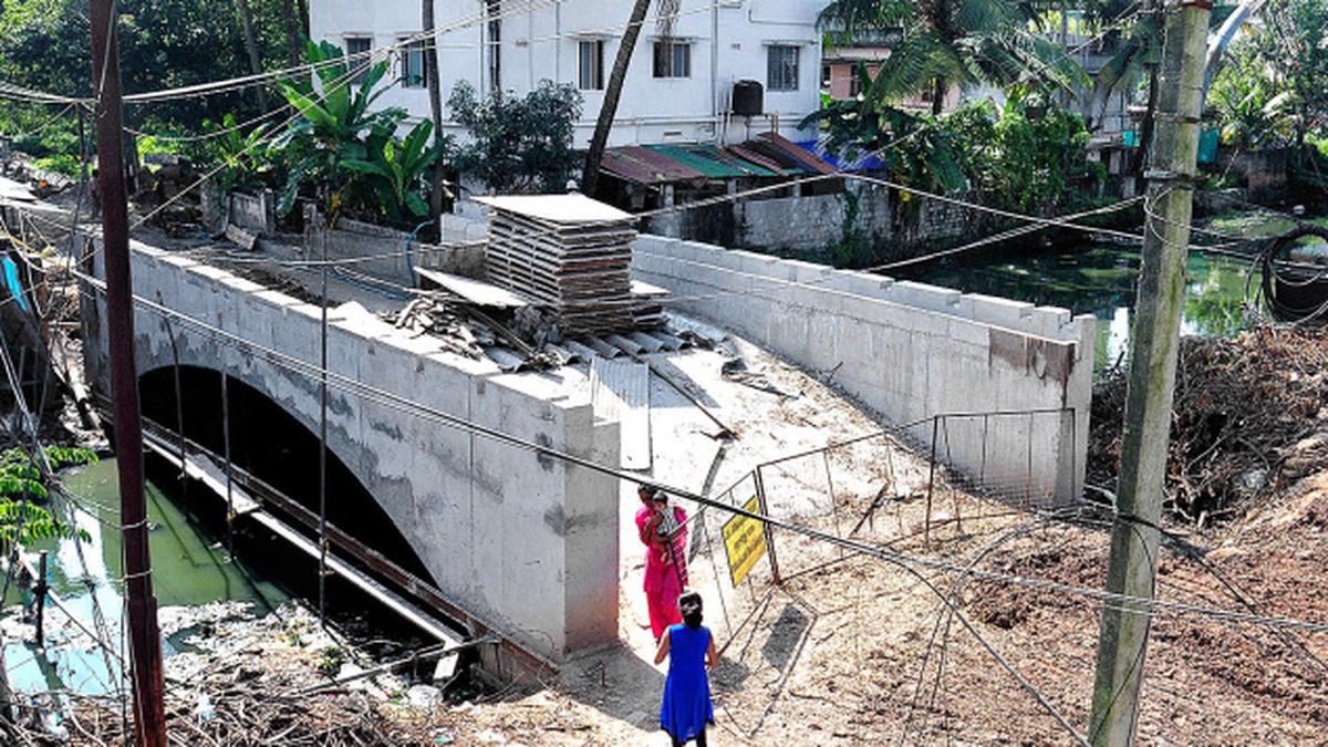 Gandhinagar arch bridge in Kochi to be opened by October 10 - The Hindu