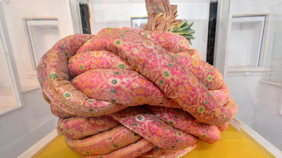 World’s largest turban on display - The Hindu