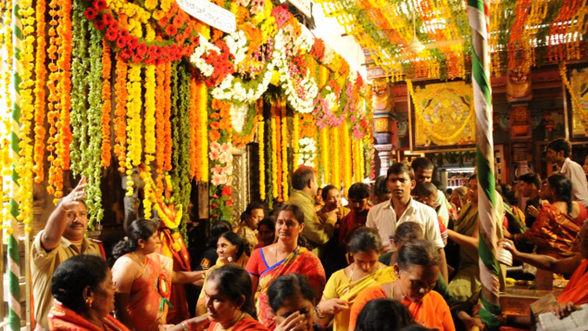 Indrakeeladri witnesses record rush - The Hindu