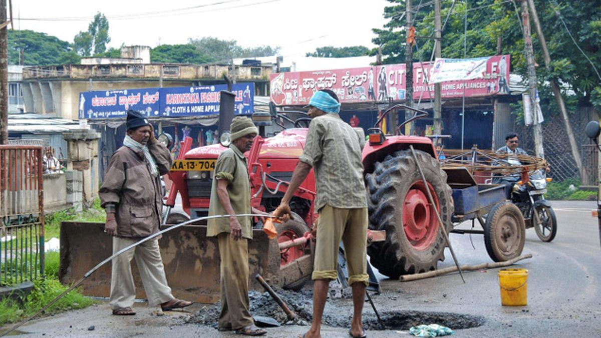 Manual scavenging right near SP’s office - The Hindu