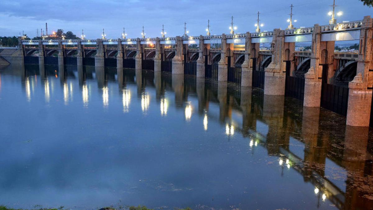 Mettur dam level crosses 100-foot mark - The Hindu