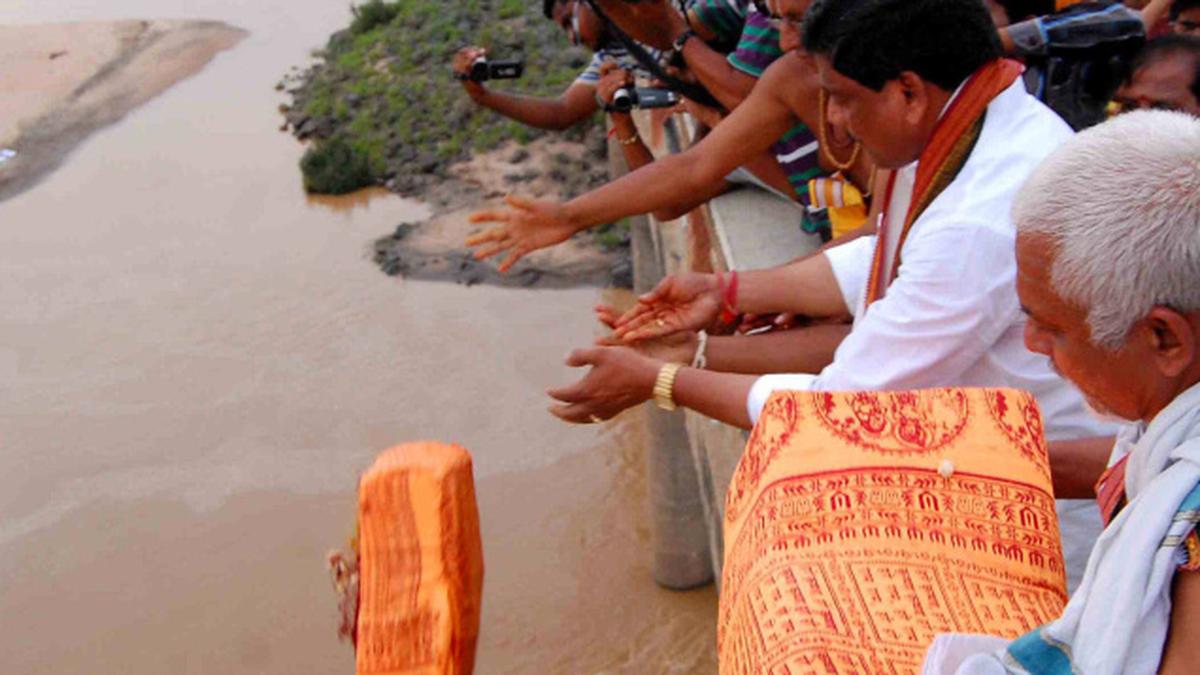 Rama Koti books immersed in Godavari - The Hindu