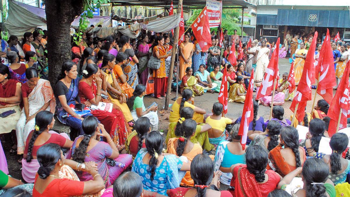 Hike dearness allowance: beedi workers - The Hindu