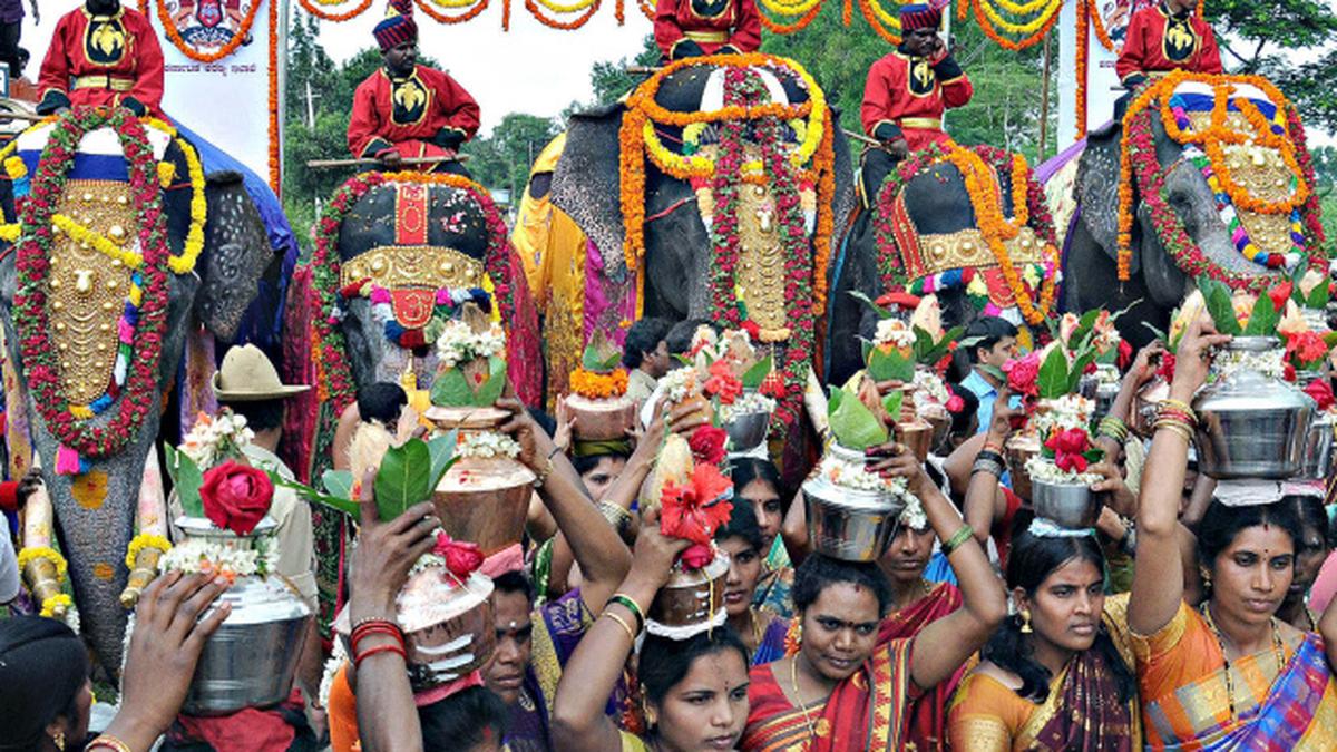 Dasara elephants arrive in style - The Hindu