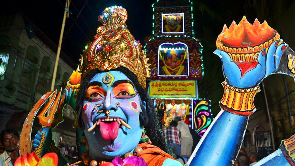 ‘Prabhala Mahotsavam’ draws huge crowds - The Hindu