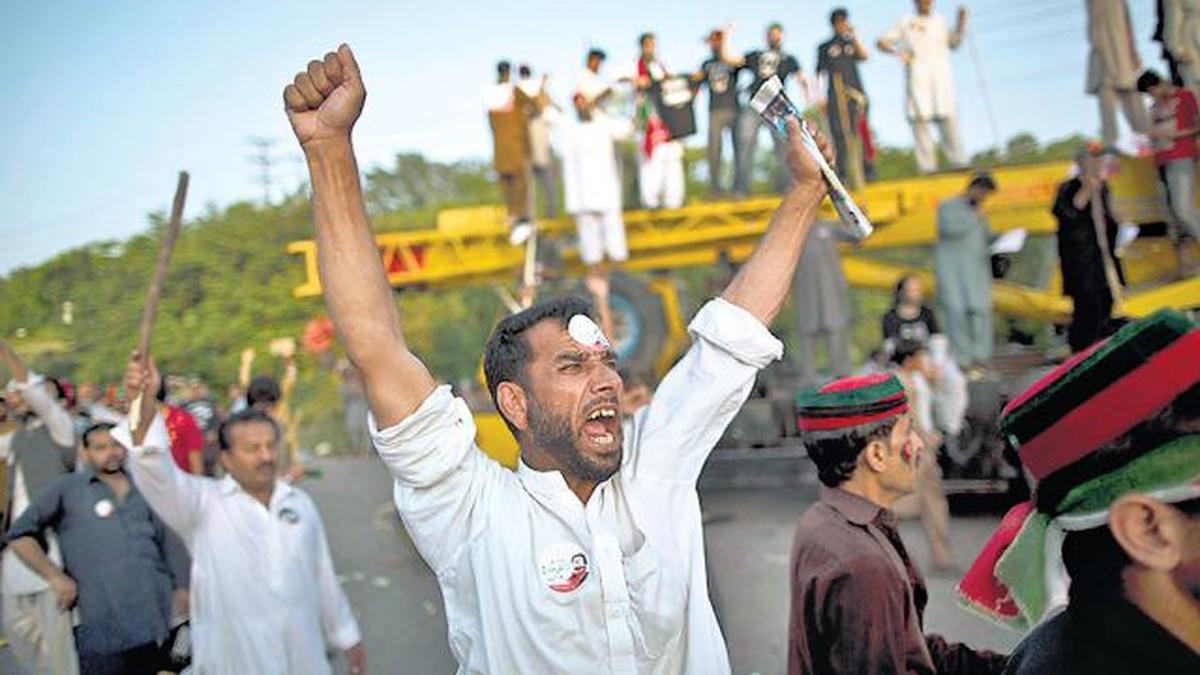 Imran, Qadri supporters in ‘Red Zone’ - The Hindu