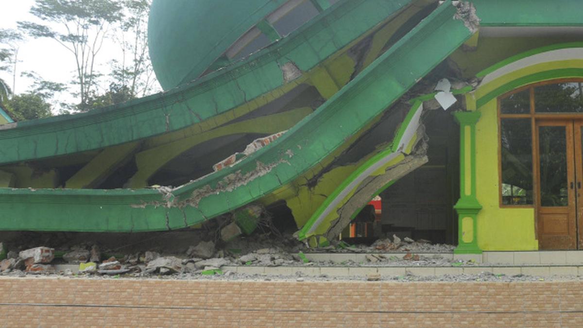 Strong earthquake hits off western Indonesia - The Hindu