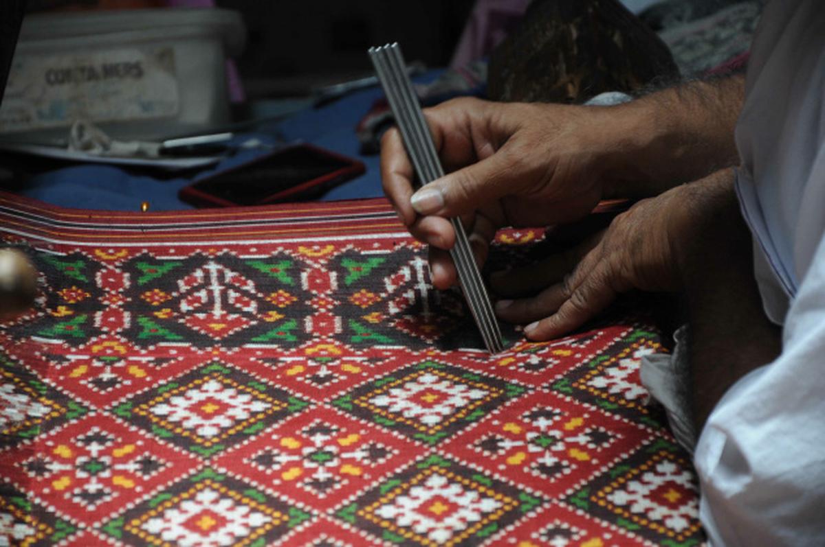 The making of Patola - The Hindu