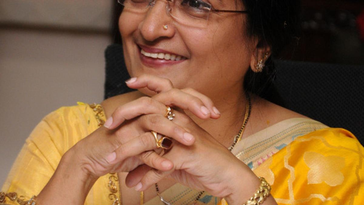 Syndicate members revolt against Kalyani Mathivanan - The Hindu