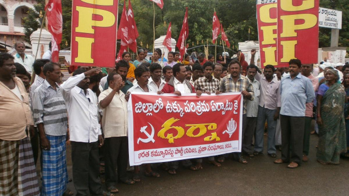 CPI stages protest over steel plant in Kadapa - The Hindu