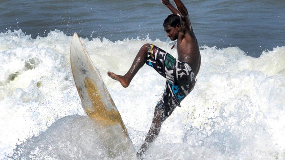Sea rescue drill captivates crowds on Marina beach - The Hindu