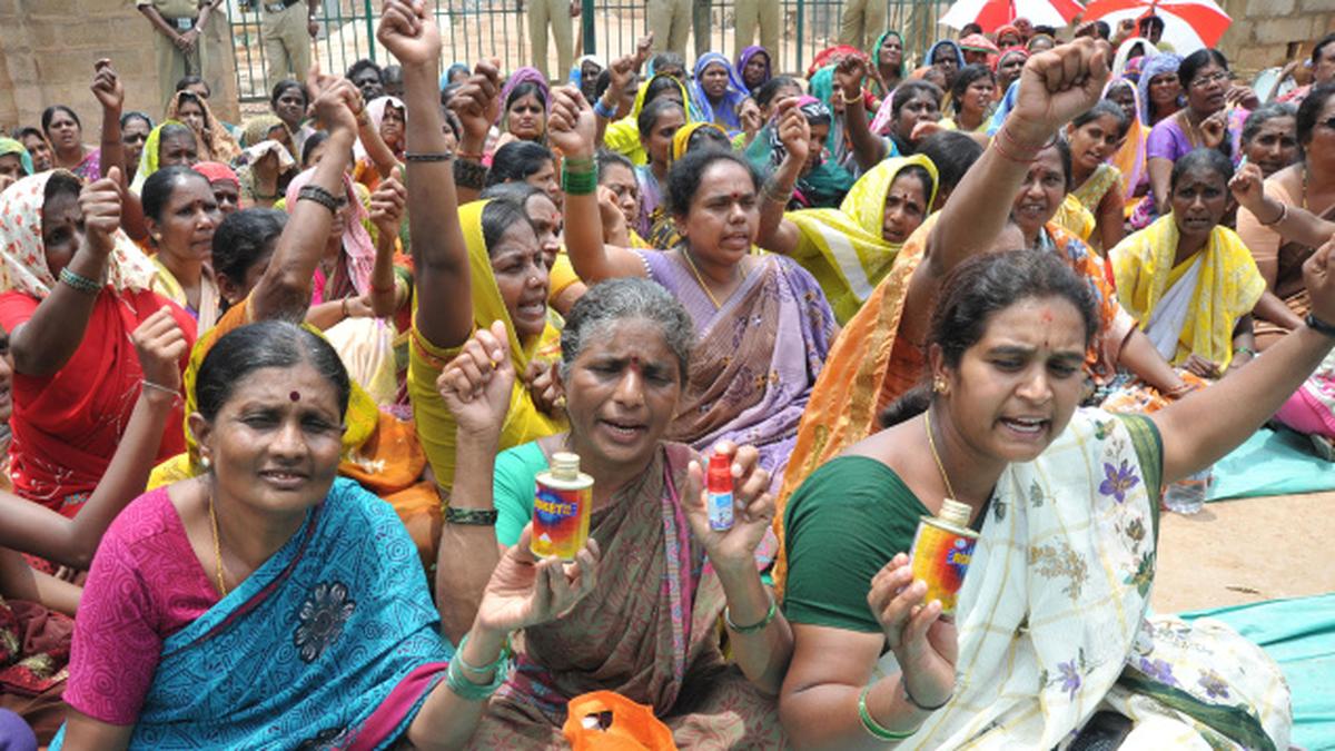 Mandur residents intensify protest - The Hindu