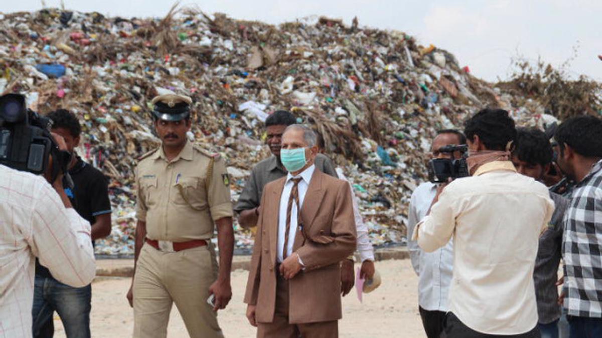 Upalokayukta visits Mandur landfill - The Hindu