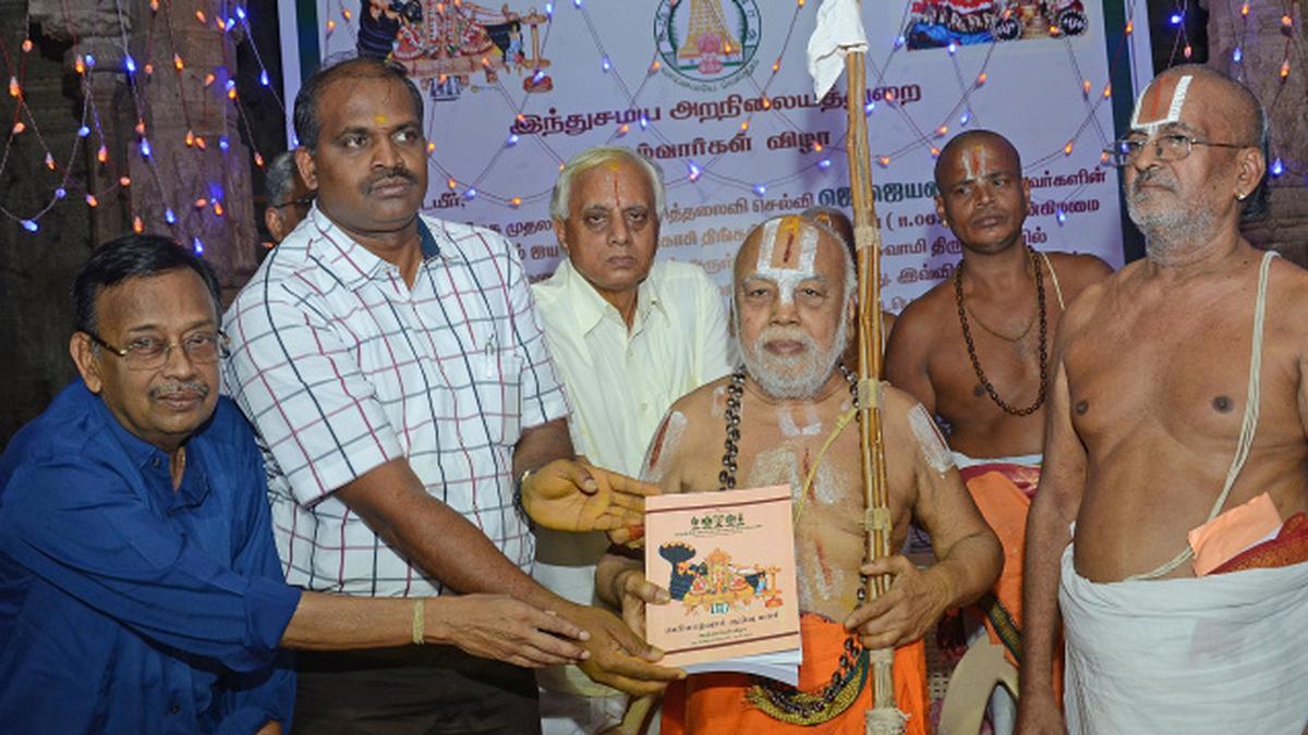 Srirangam jeer releases book on Periyazhwar - The Hindu
