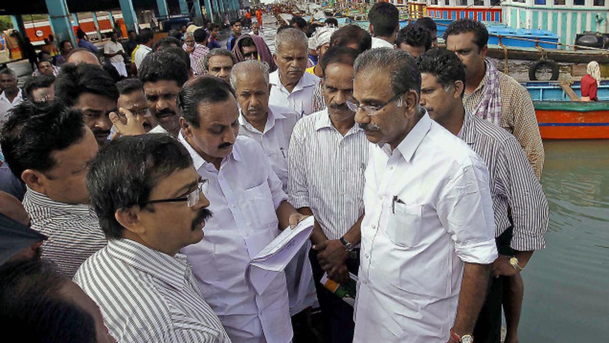 Team visits Puthiyappa harbour for feasibility study - The Hindu