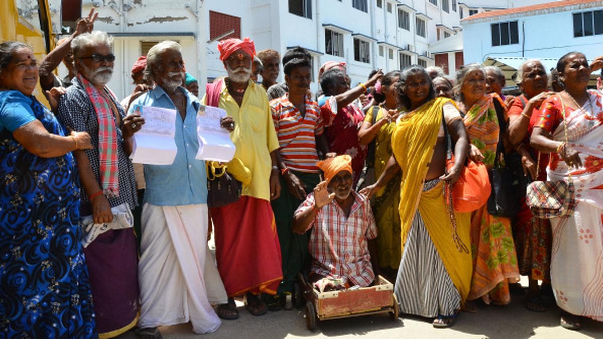 Repair our houses, narikuravas plead with officials - The Hindu