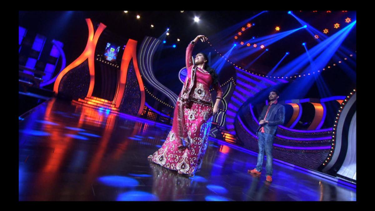 He sets the stage for mega shows - The Hindu