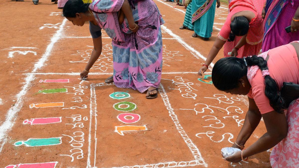 Women promote ethical voting through rangolis - The Hindu