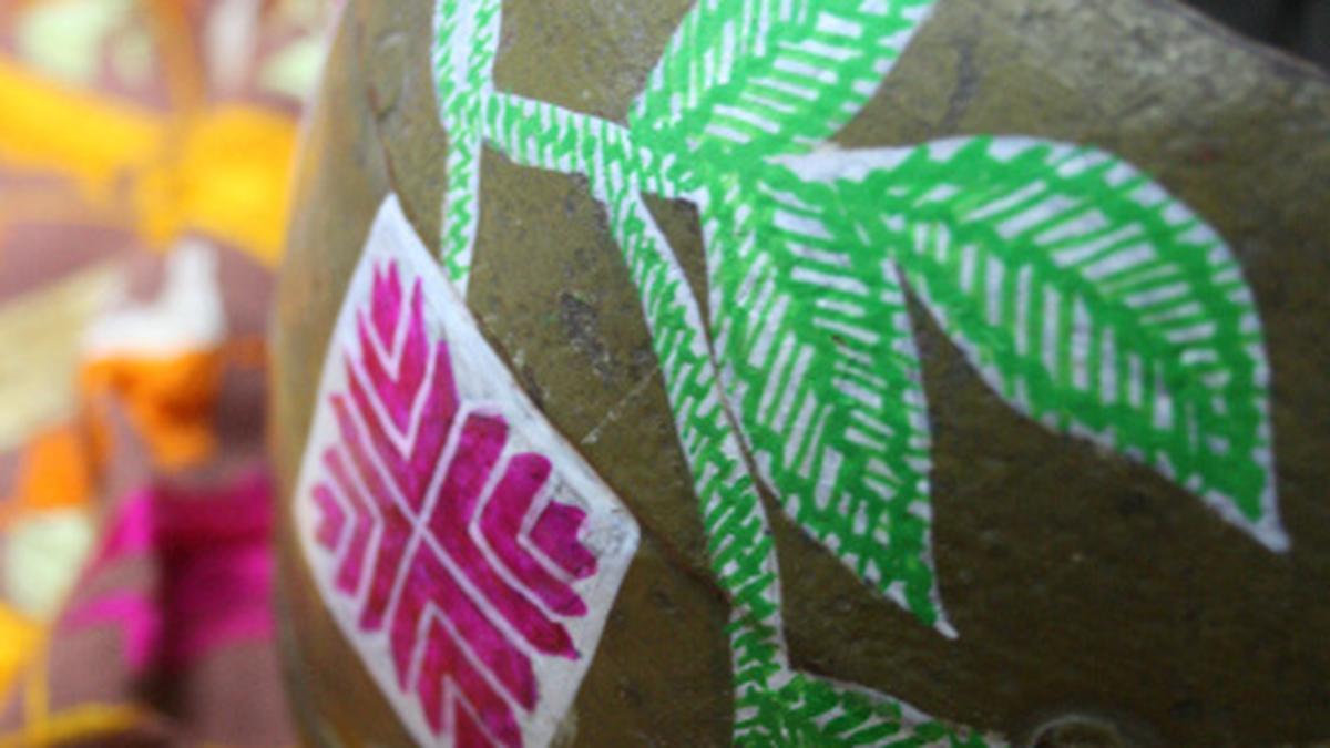 Phulkari: a pattern unusual - The Hindu