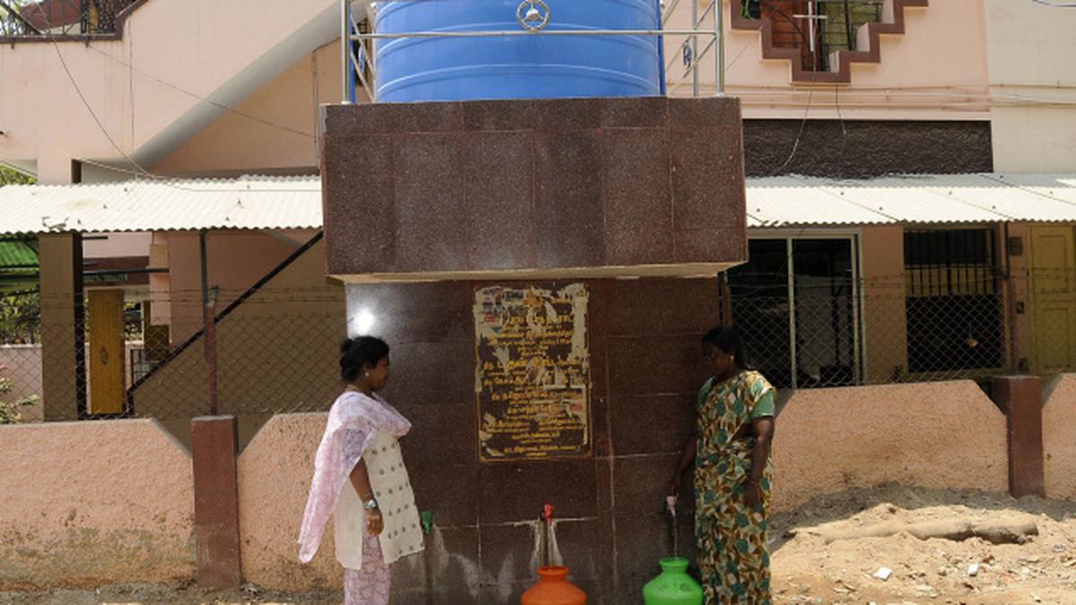Water scarcity stalks Chromepet, Pallavapuram - The Hindu