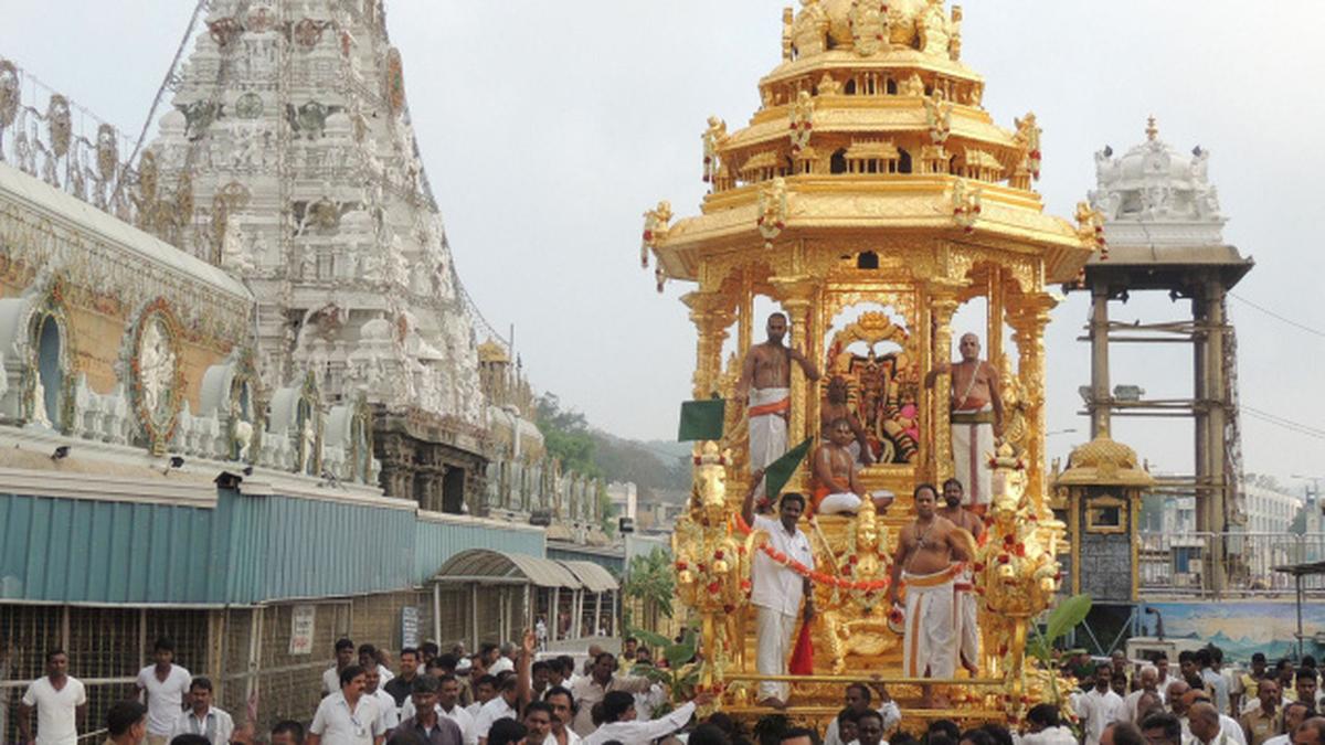 Splendour marks Golden Chariot procession - The Hindu