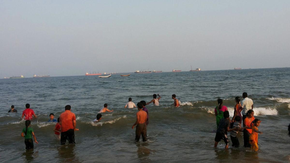 Come summer Vakalpudi beach beckons visitors - The Hindu