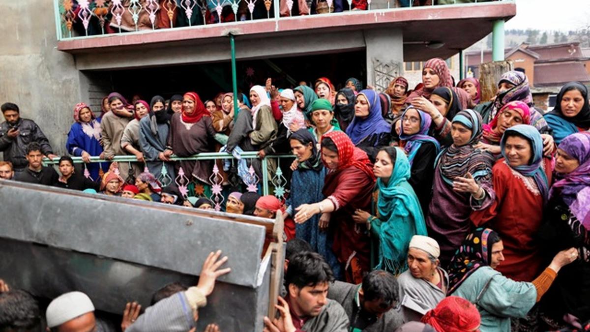 3 militants trapped in Shopian encounter - The Hindu