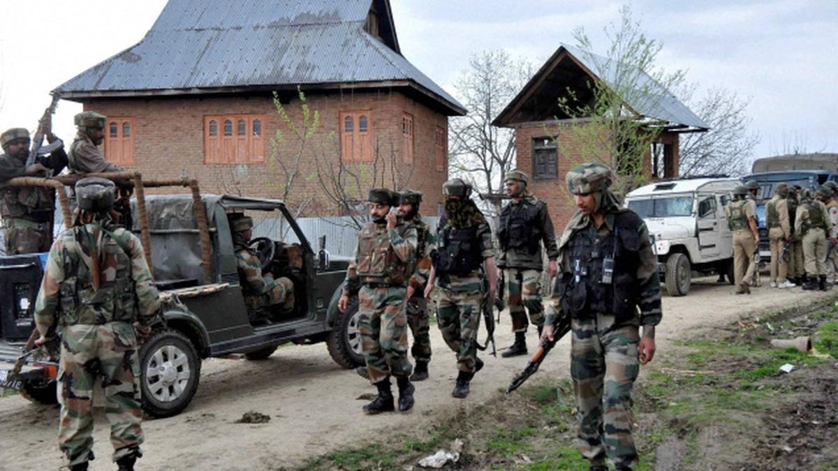 Encounter ends in Shopian - The Hindu