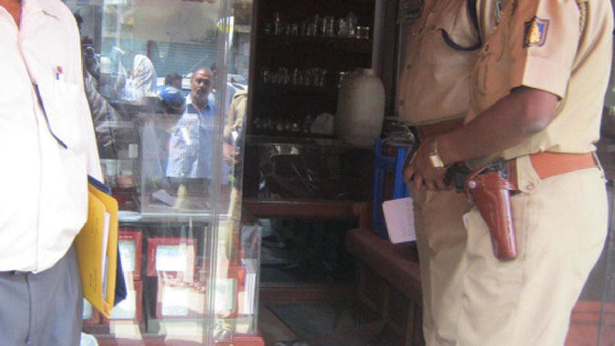 Burglars tunnel into jewellery shop, loot ornaments worth lakhs - The Hindu