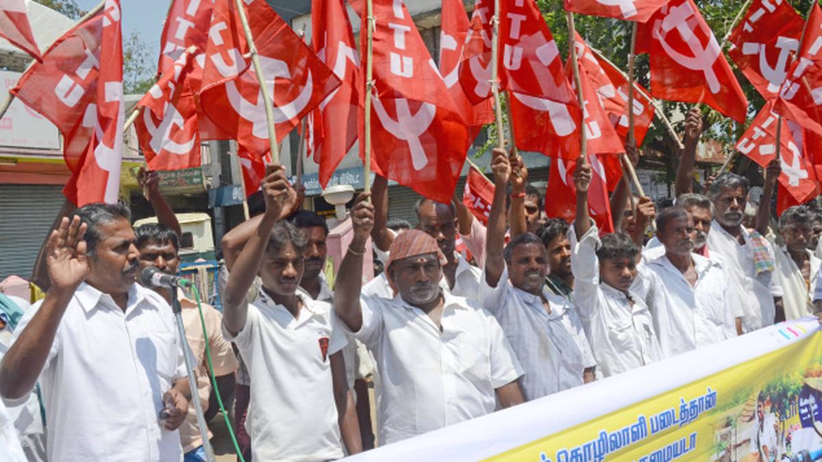 Bullock cart owners protest, seek permission to carry sand - The Hindu