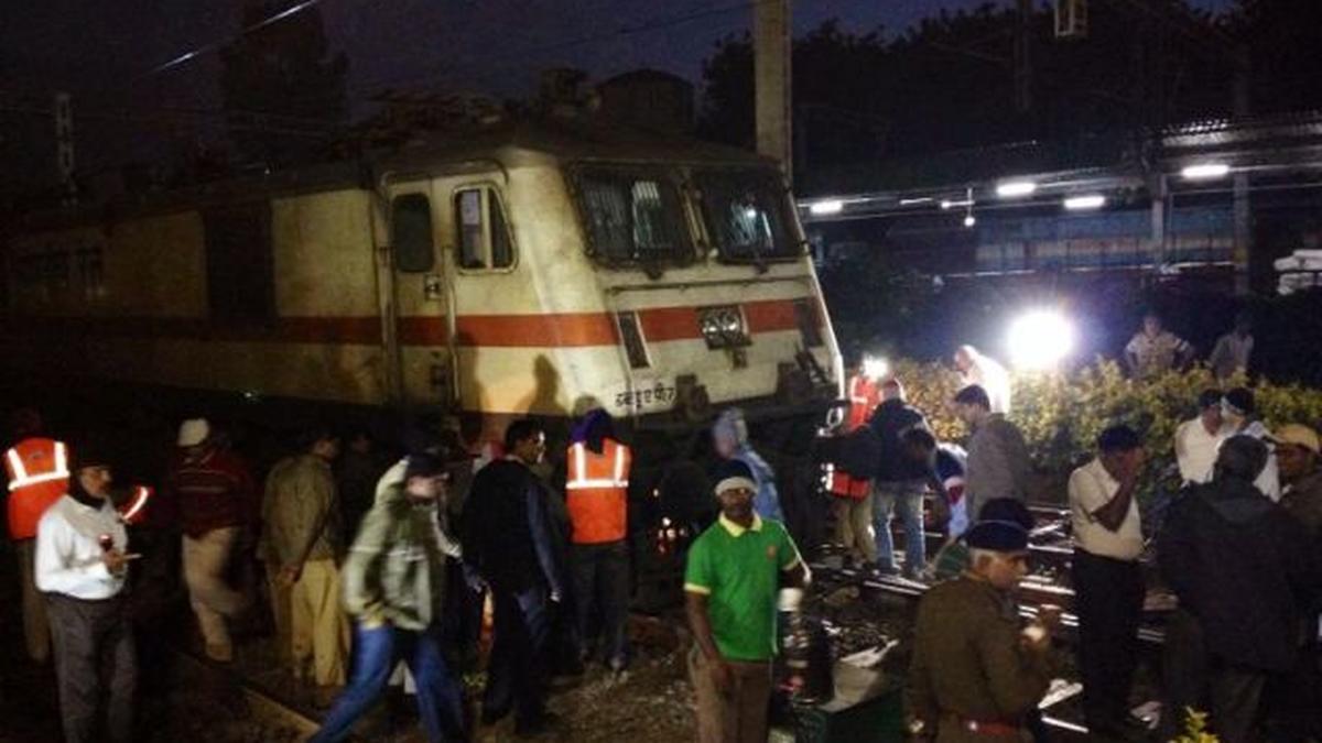 Engine derailment affects arrival and departure of trains at City ...