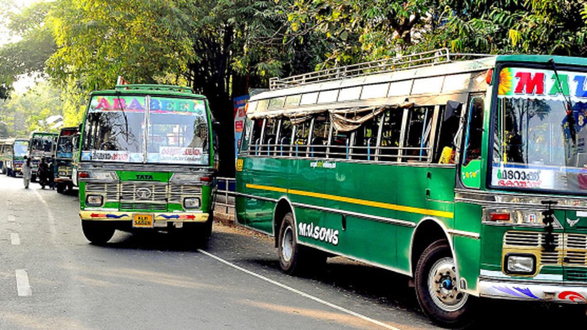 Kozhikode bus owners welcome new timings - The Hindu
