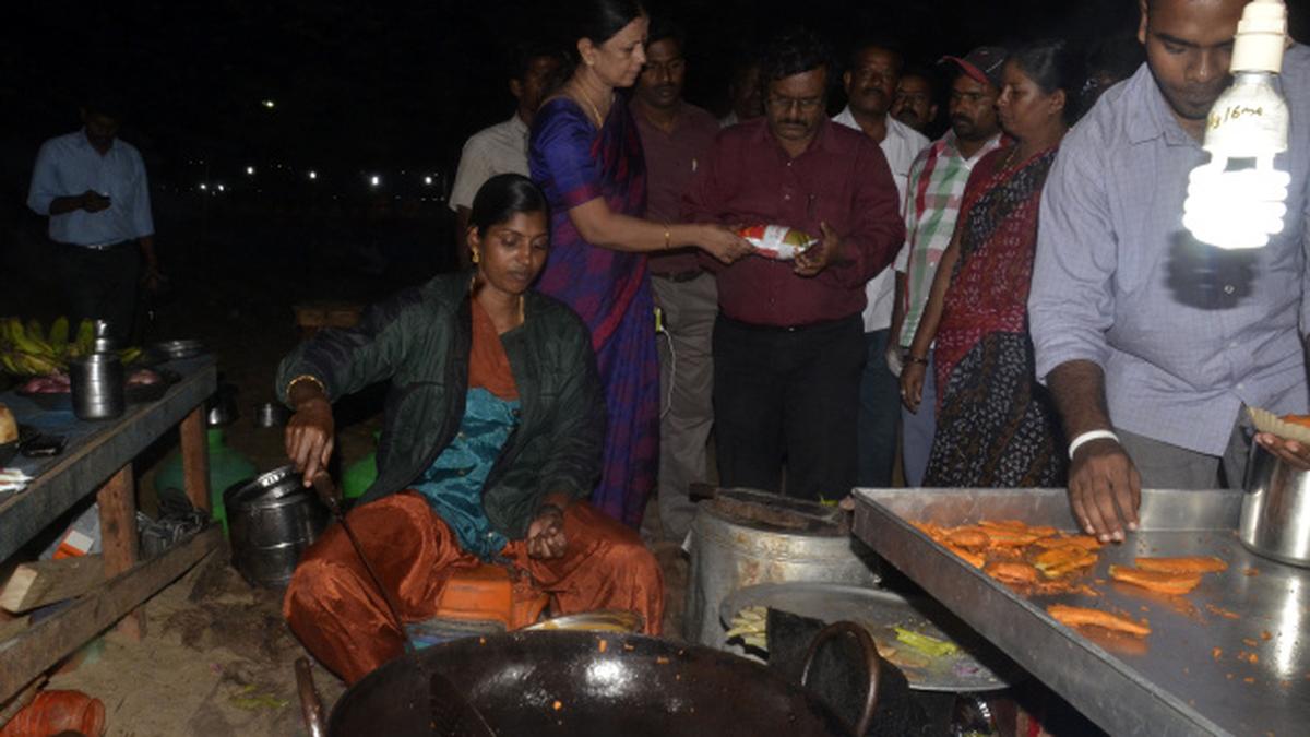 Chennai civic body raids food stalls on beaches - The Hindu