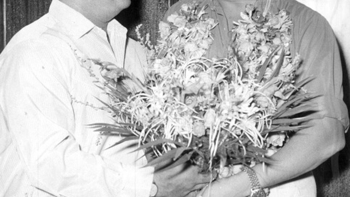 Beimaan (1972) - The Hindu