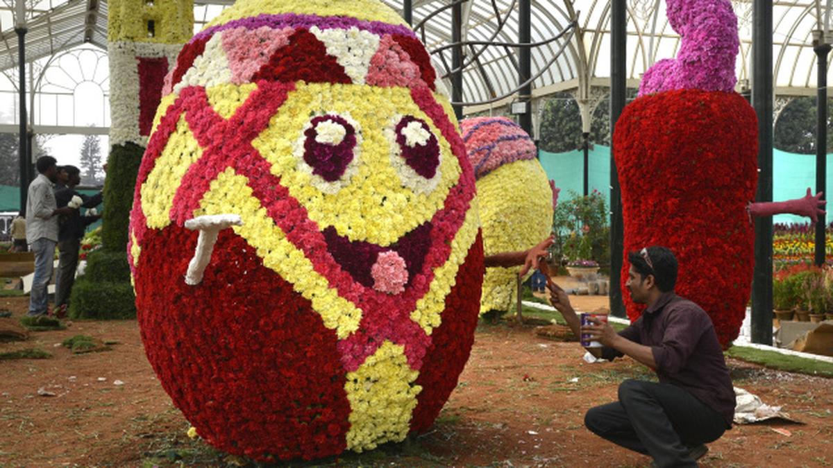 Four lakh people expected to visit flower show - The Hindu